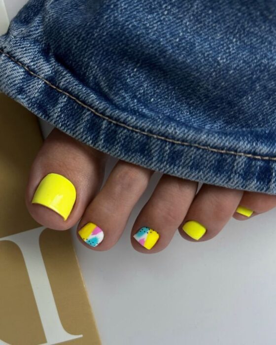 29+ Summer Toe Nail Designs - Bright, Bold and Unforgettable