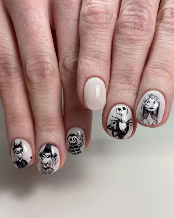 27+ Spooky Nails That Can Only Scare Away Bad Vibes