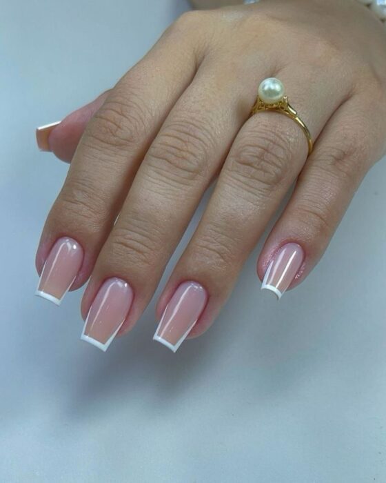 23+ White French Tip Nail Designs for the Elegant Ladies