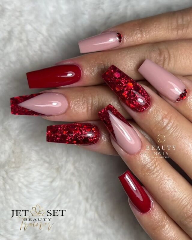 21+ Red Christmas Nails for a Festive, Chic and Timeless Look - Nails ...