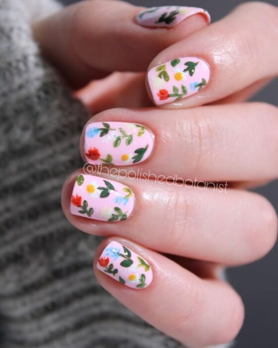 27+ Minimalistic and Simple Flower Nail Art Designs - Nails for Confidence